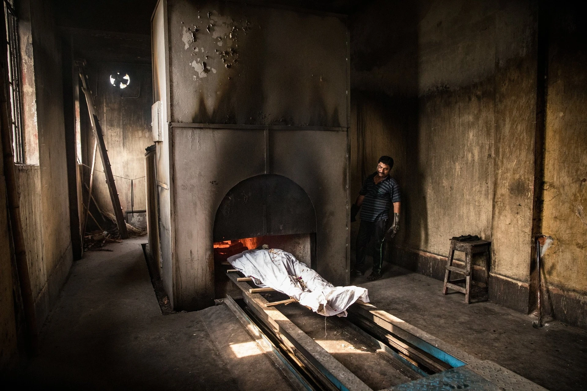 EVEREST'S FINAL JOURNEY: The Haunting Mission to Bring 3 Dead Climbers Home