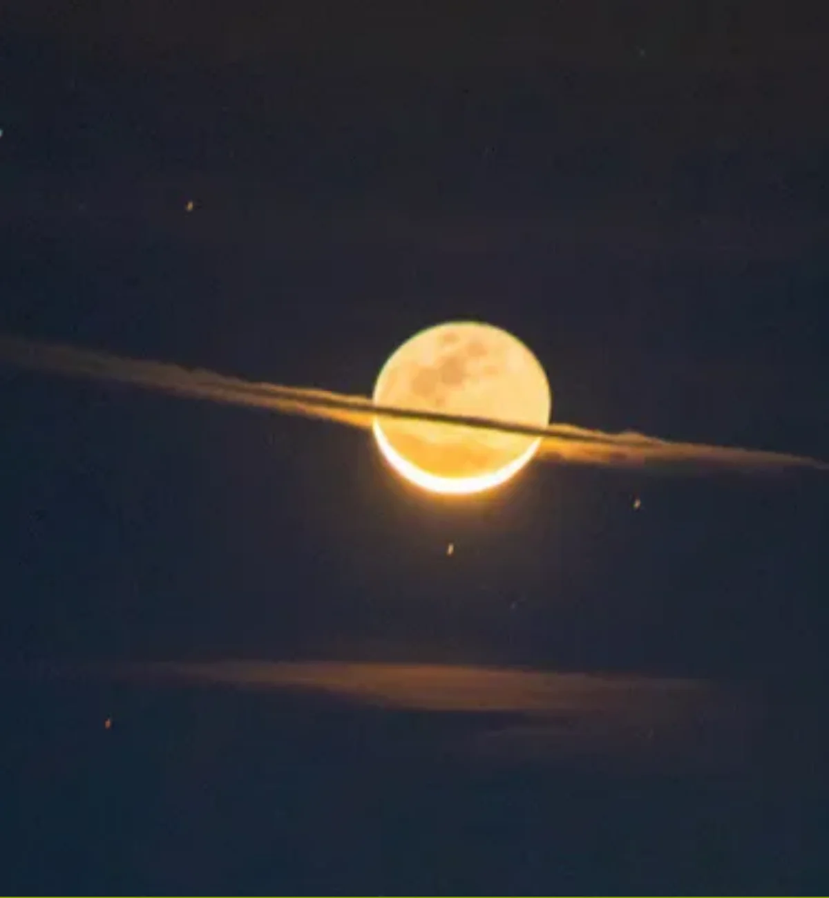 Stunning Sky Trick: Moon Transforms Into “Ringed Planet” in Viral Photo