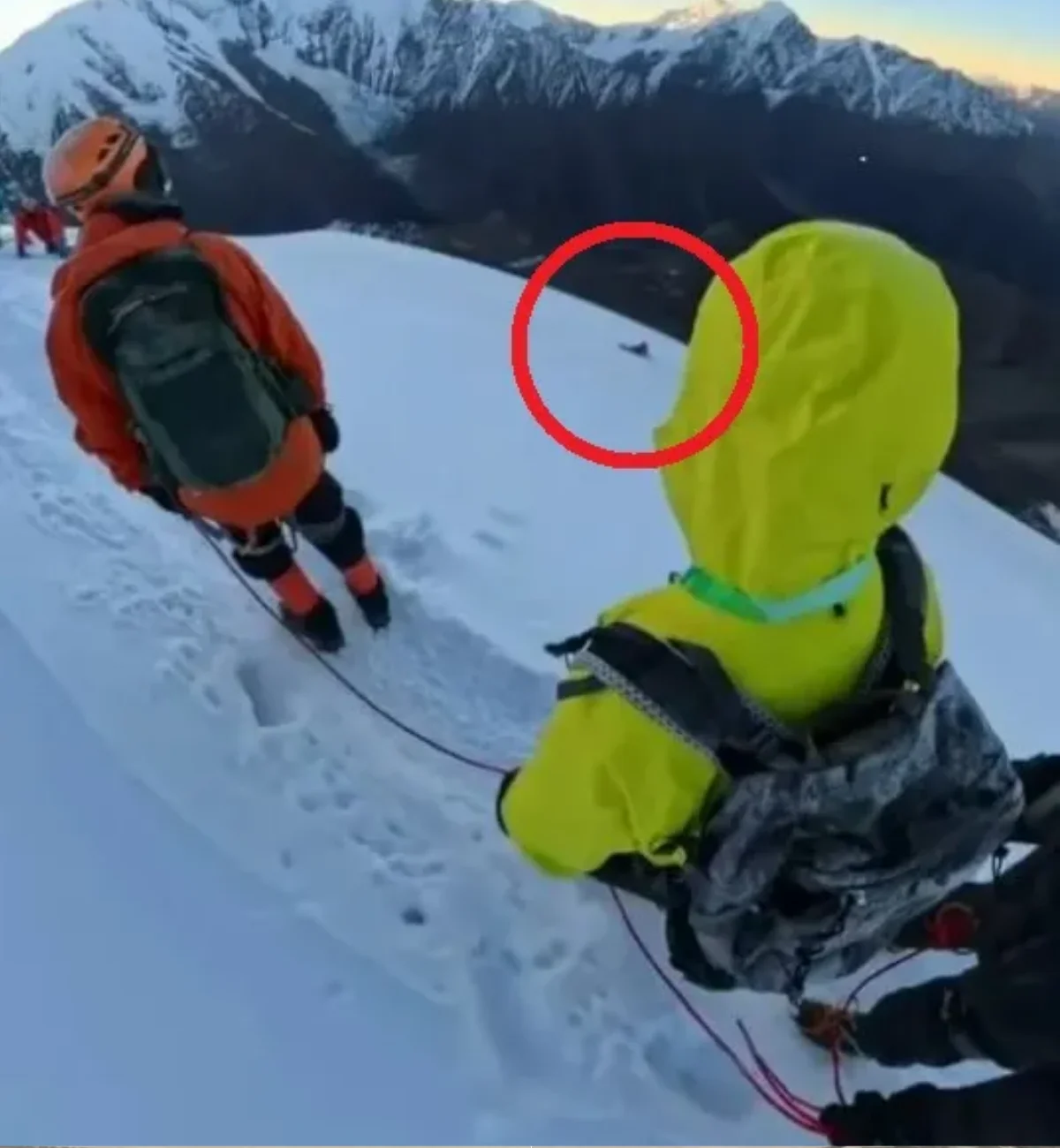 A Bloody Warning from 18,000ft: The Gruesome Death of a Hiker After a ...